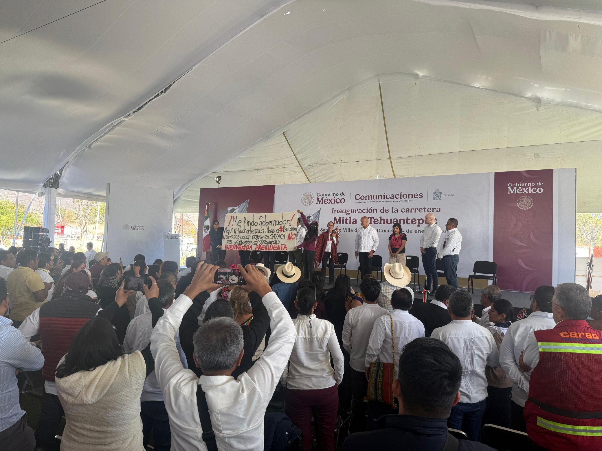 María Elena Ríos interrumpe evento de Sheinbaum en Oaxaca
