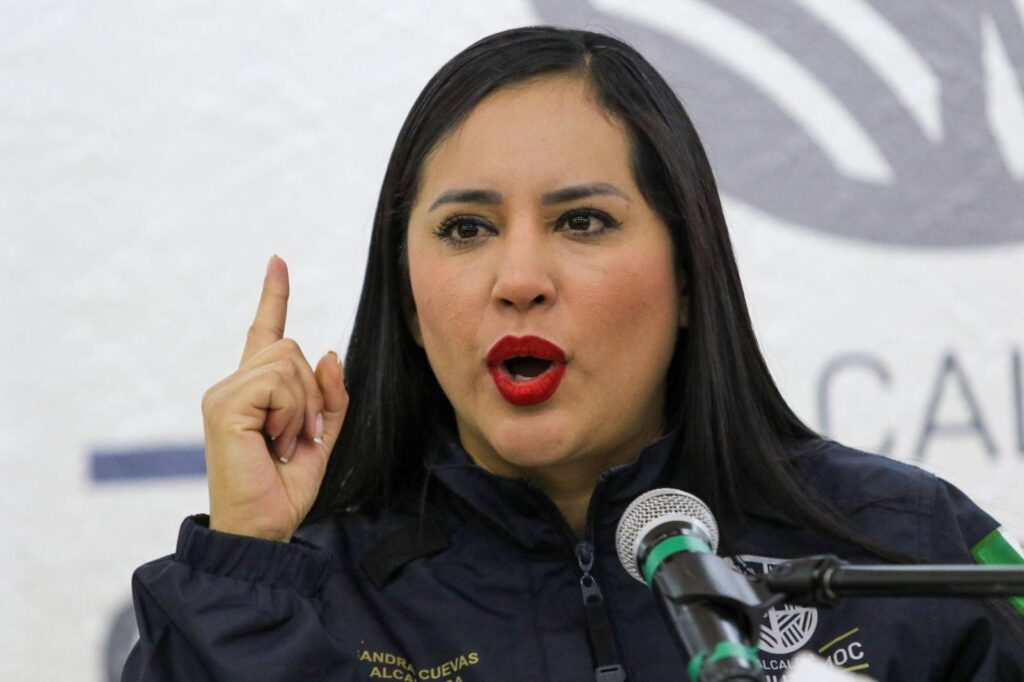 Sandra Cuevas reaparece en fiesta con amiga de La Unión